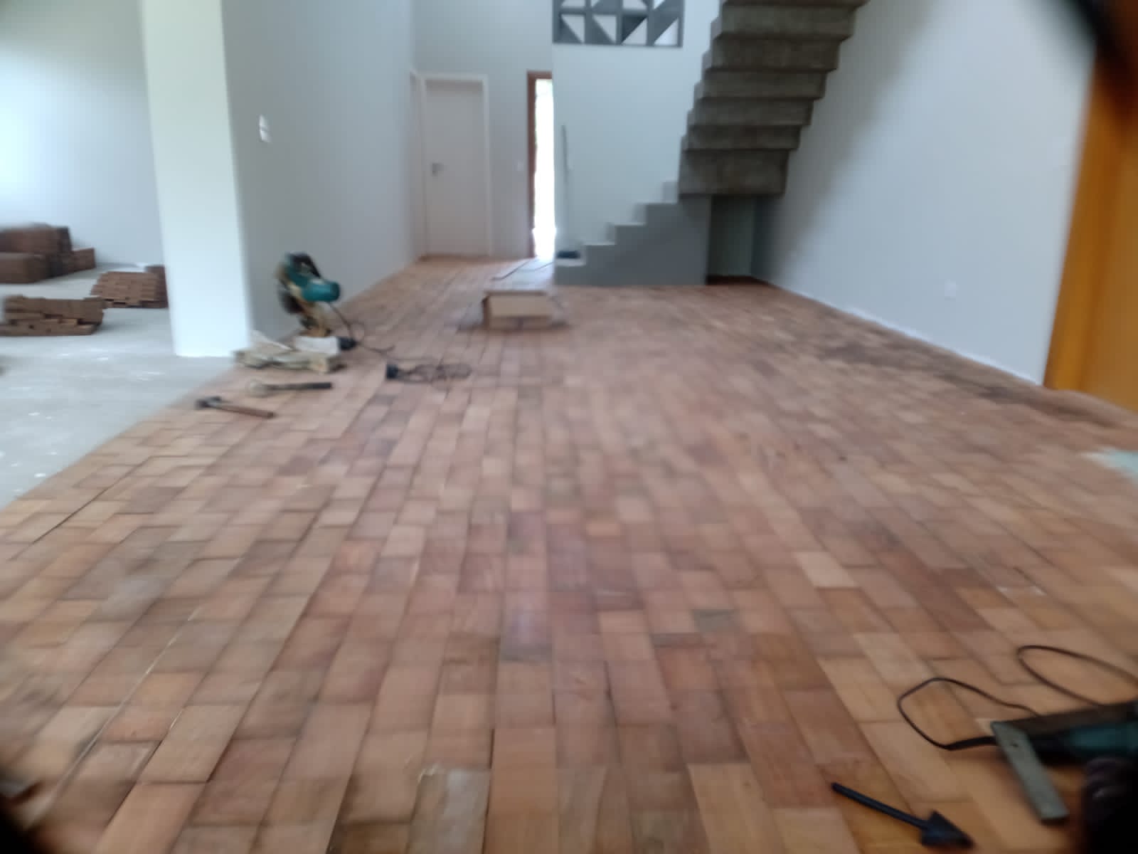 Colocação de tacos de madeira - assoalhosp